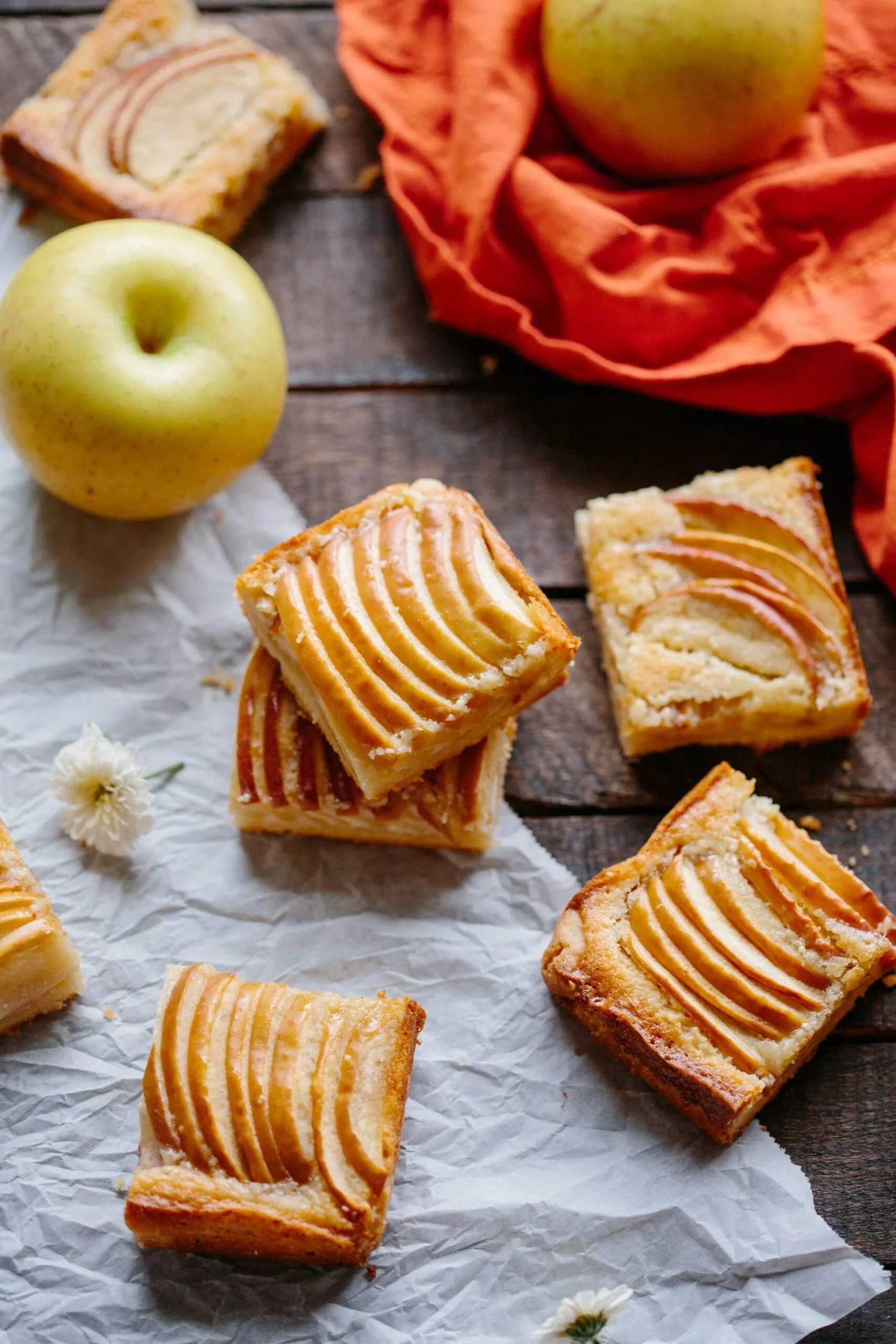 APPLE ALMOND SHORTBREAD BARS – Champlain Orchards
